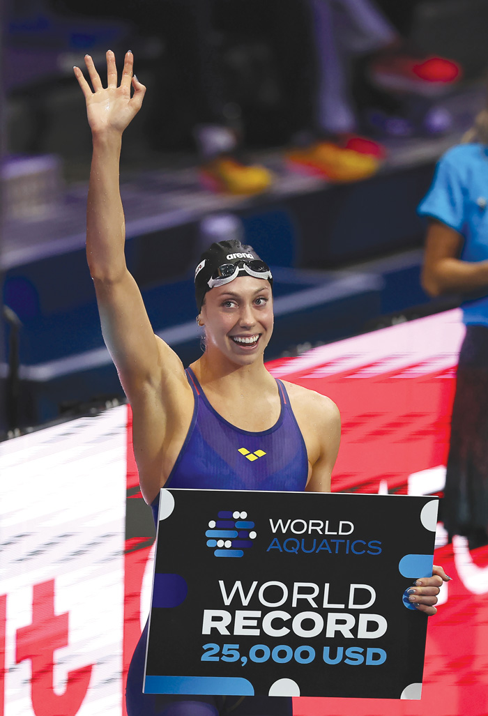 UVA women dominate in swimming, tennis—VIRGINIA Magazine